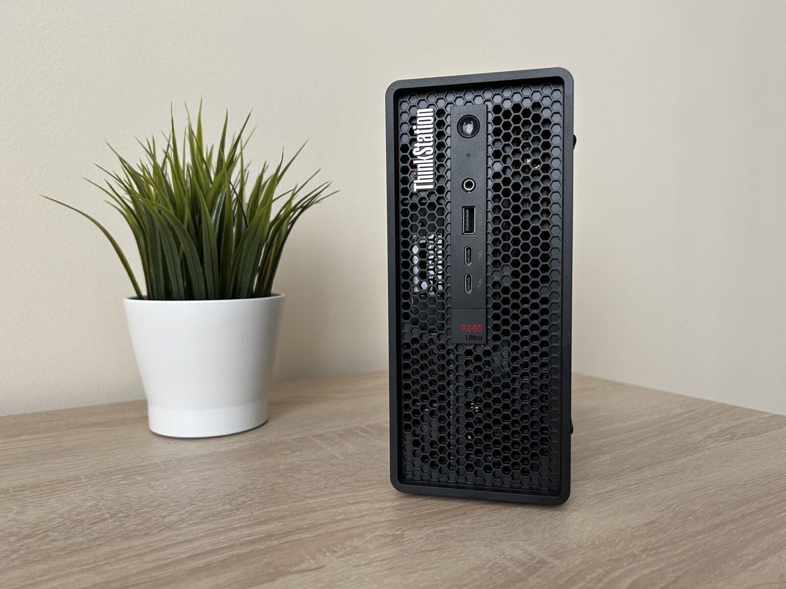 上手体验：联想 ThinkStation P360 Ultra - 谁说不能随身携带台式机？ | LaptopMedia 中国