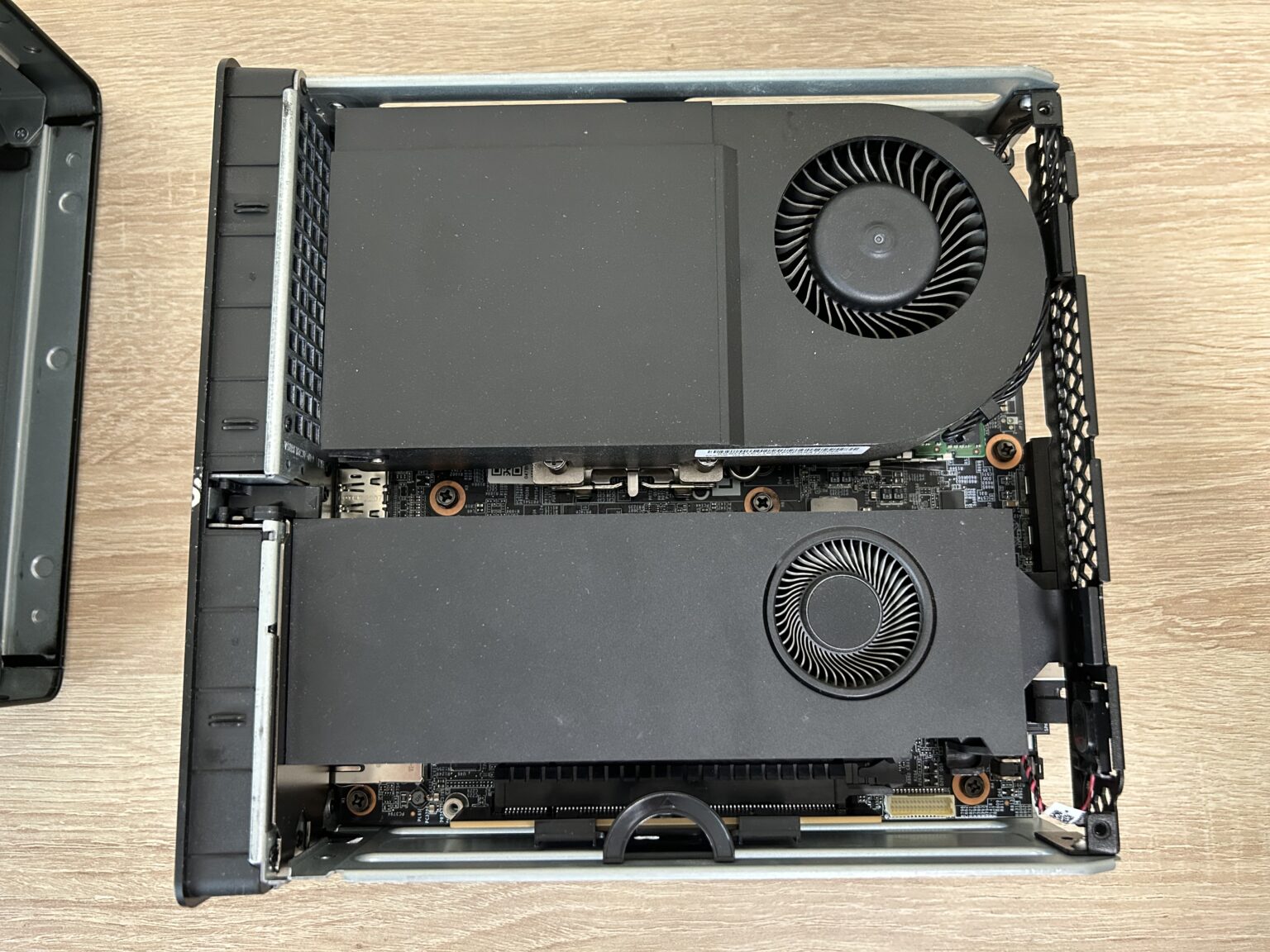 上手体验：联想 ThinkStation P360 Ultra - 谁说不能随身携带台式机？ | LaptopMedia 中国