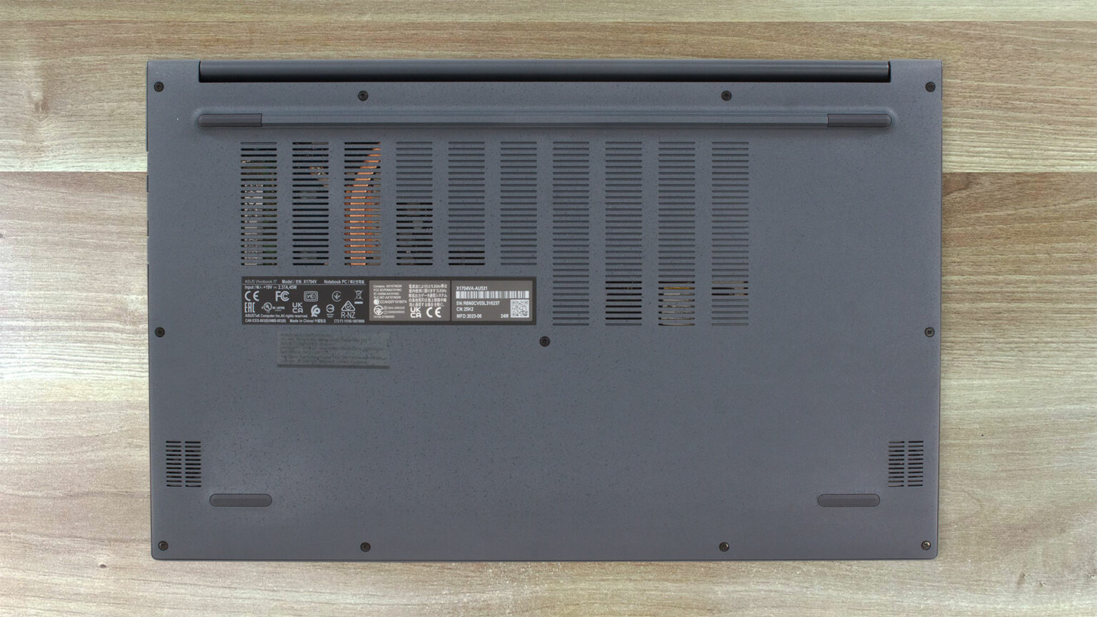 ASUS Vivobook 17 F1704 (X1704) review - it's comfortable during load ...