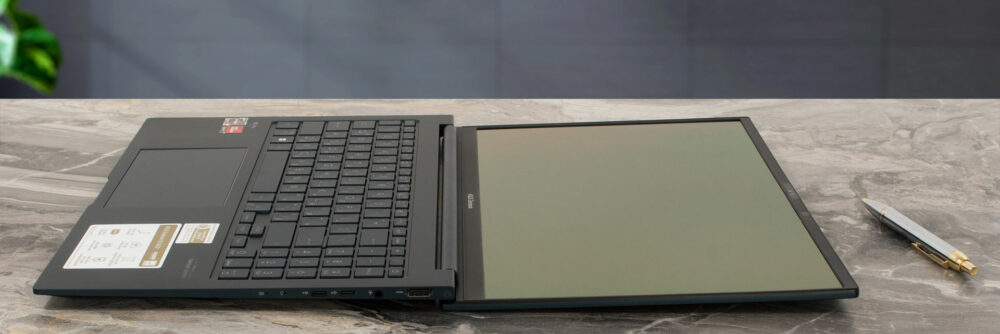 ASUS Zenbook 15 OLED (UM3504) review - has a stunning display and light ...