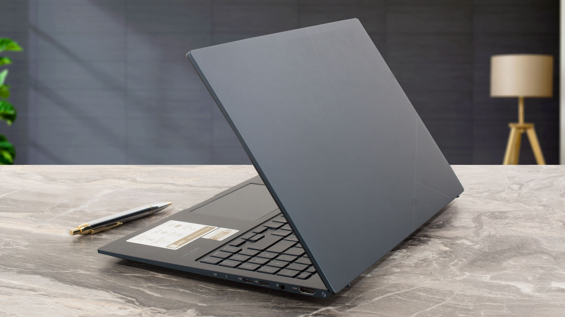 ASUS Zenbook 15 OLED (UM3504) review - has a stunning display and light ...