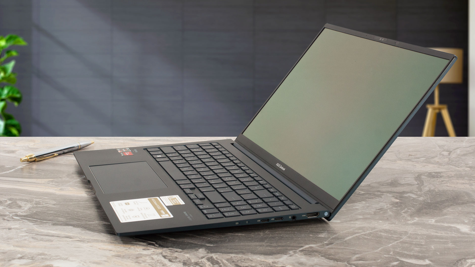 ASUS Zenbook 15 OLED (UM3504) review - has a stunning display and light ...