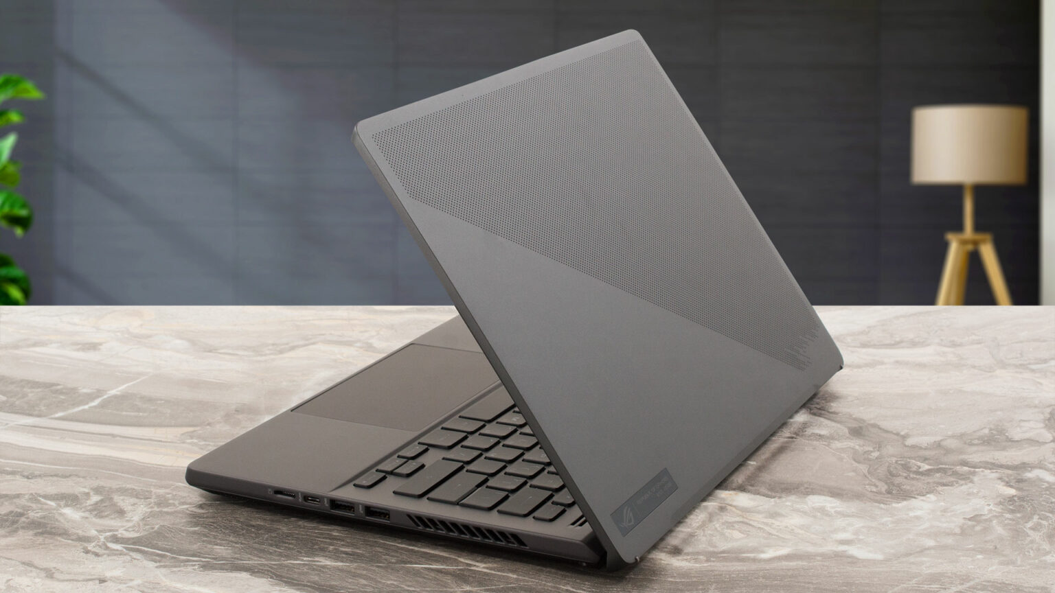 ASUS ROG Zephyrus G14 GA402 (2023) review - vapor chamber cooling combined with metal build and ...