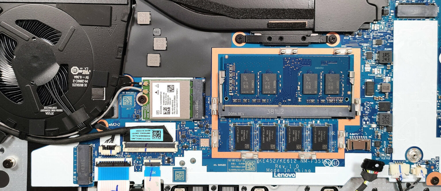 如何打开联想 ThinkPad E16 Gen 1 (AMD) - 拆解和升级选项 | LaptopMedia 中国
