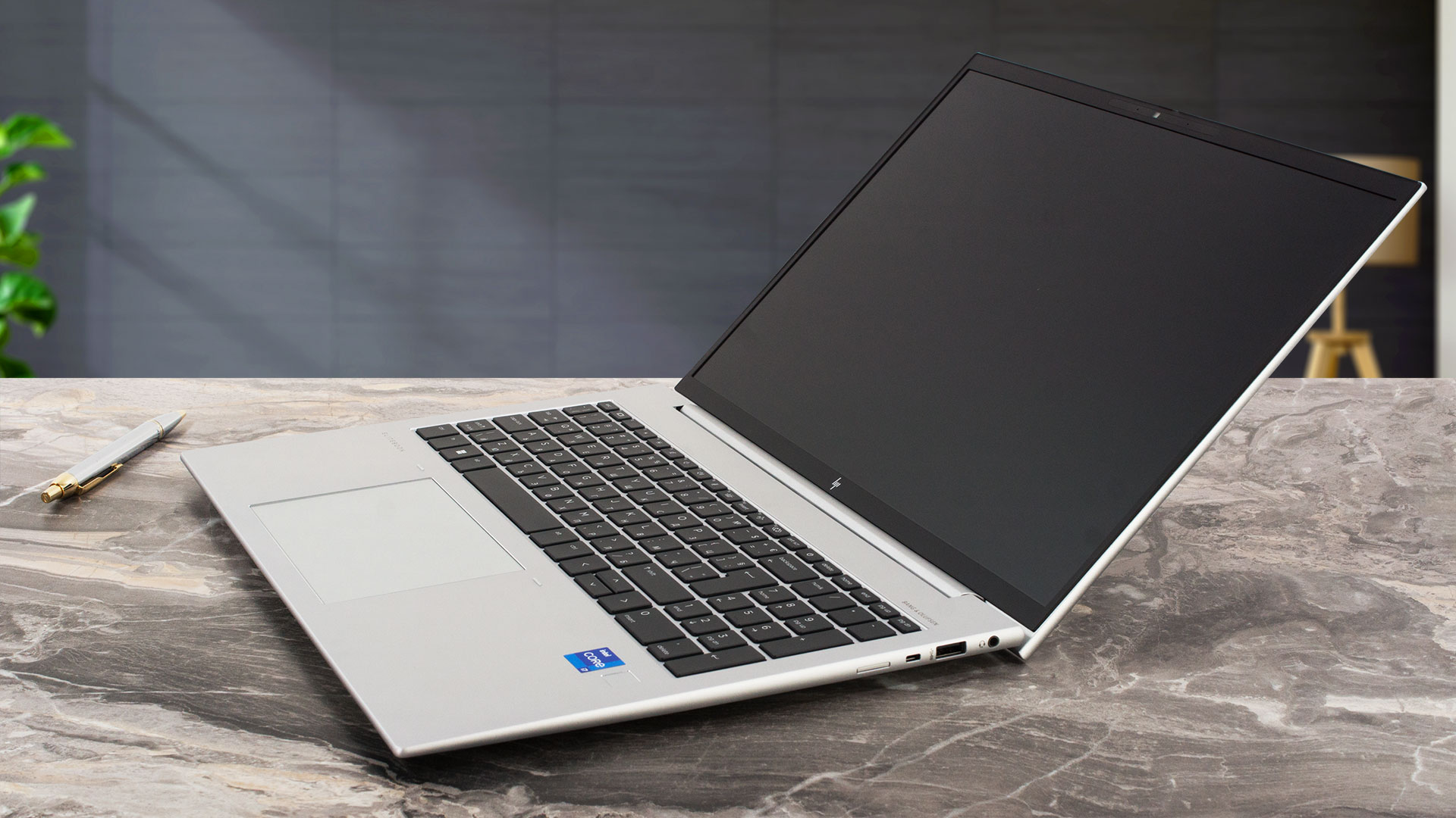 HP EliteBook 860 G10 review - snappy and light office device with all ...
