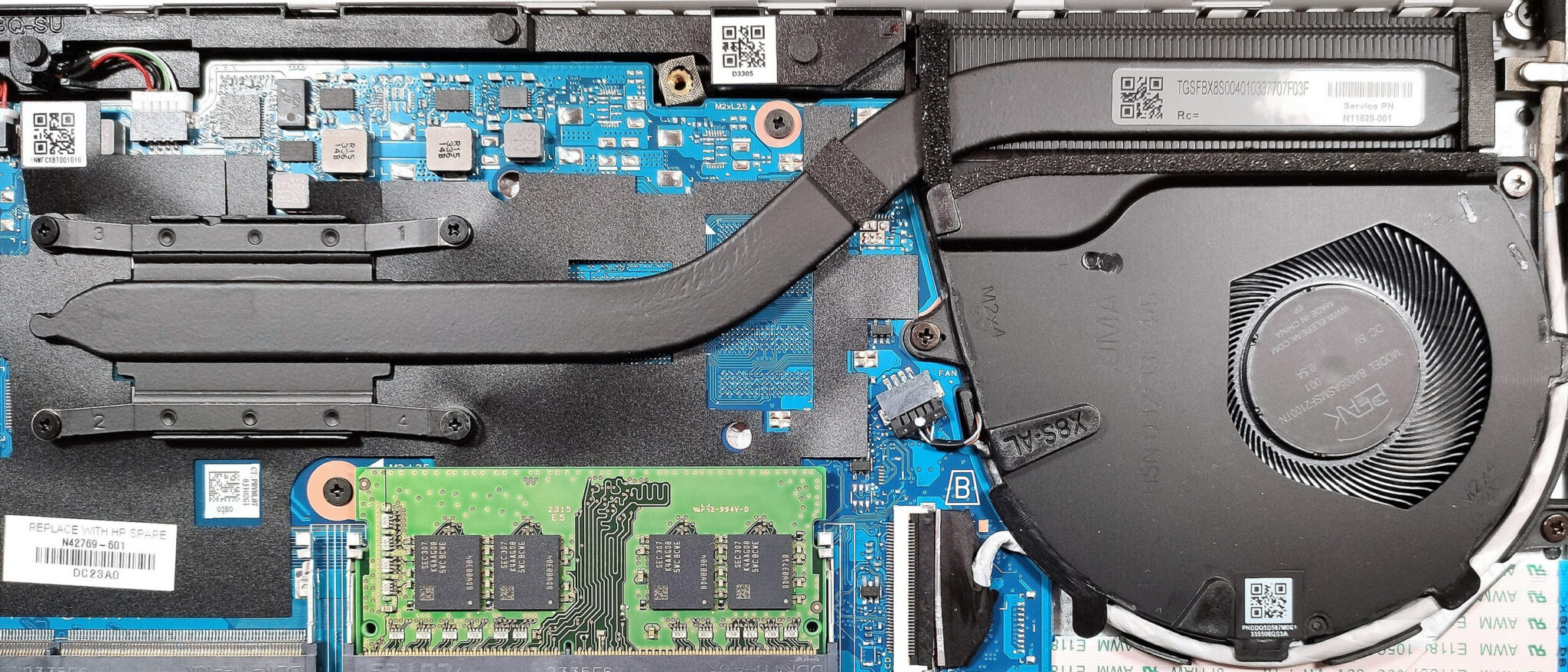 如何打开 HP EliteBook 640 G10 - 拆解和升级选项 | LaptopMedia 中国