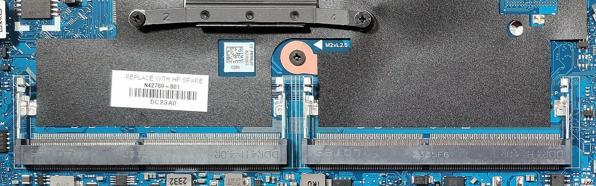 如何打开 HP EliteBook 640 G10 - 拆解和升级选项 | LaptopMedia 中国