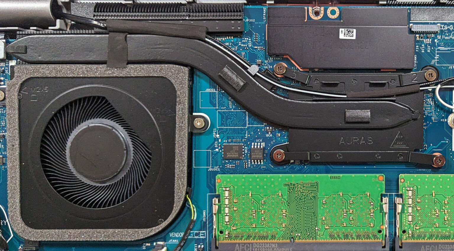 How to open Dell Latitude 14 5440 – disassembly and upgrade options | LaptopMedia.com