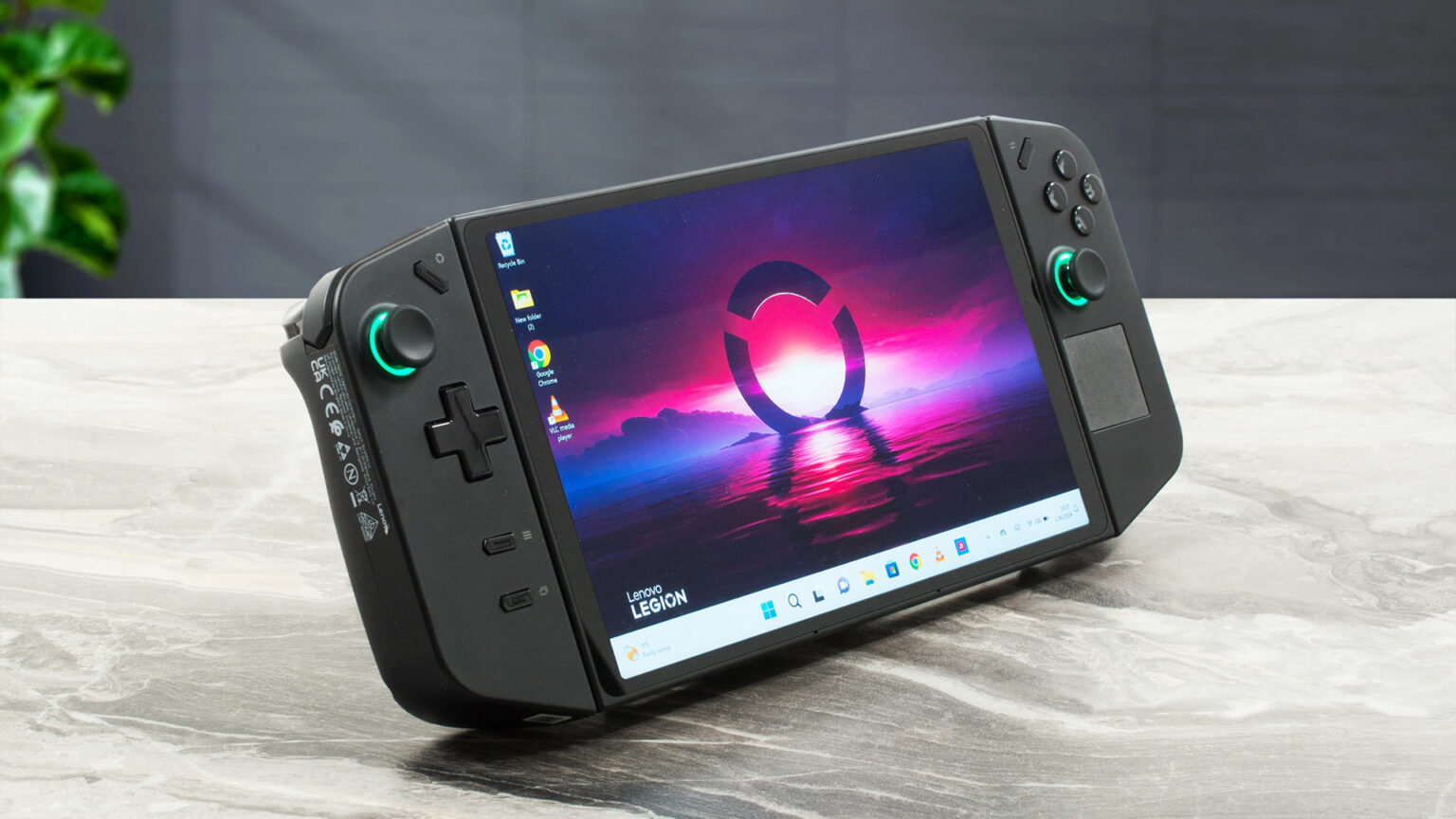 联想 Legion Go 评测--功能强大的游戏机，1600p 大显示屏，功能齐全 | LaptopMedia 中国
