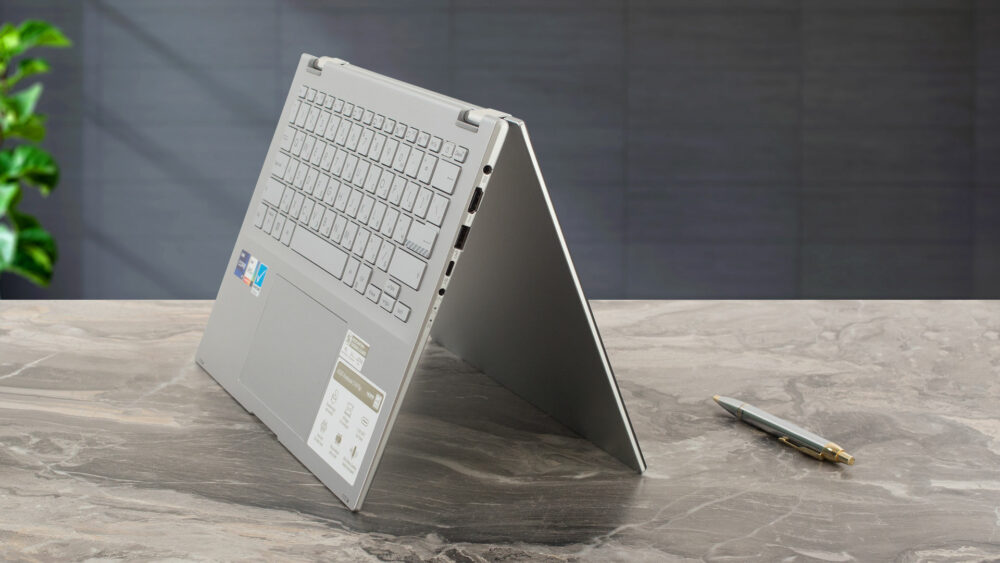 ASUS Vivobook S 14 Flip OLED (TP3402) review - a 2-in-1 with a Stunning ...