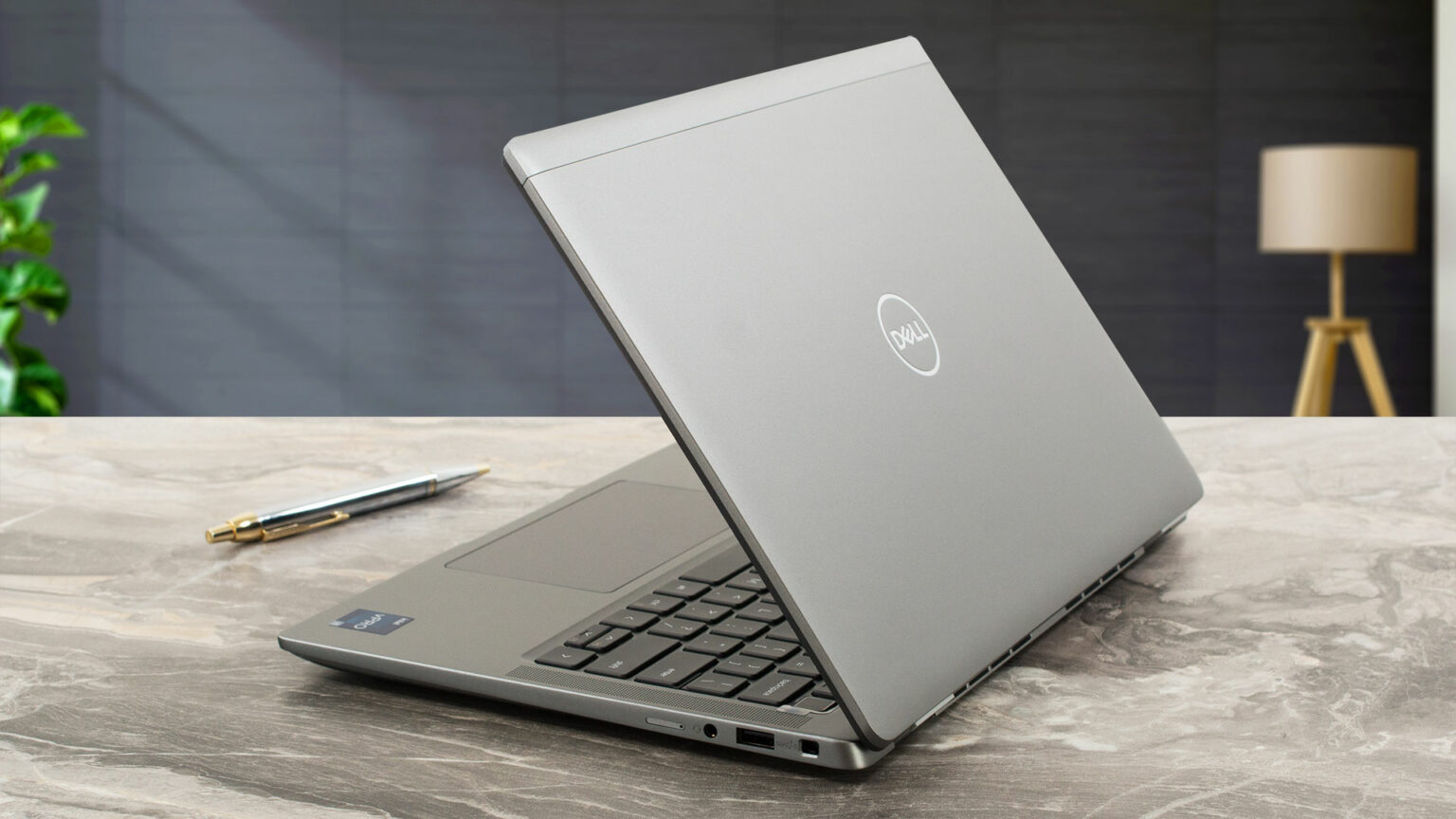 Dell Latitude 13 7340 Review - Great Performance, Average Display ...
