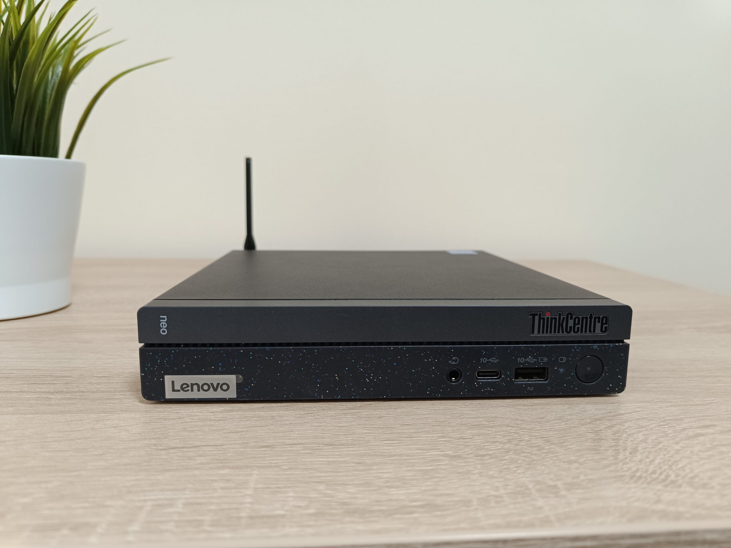Lenovo ThinkCentre Neo 50q Gen 4 Review: A Quiet, Upgradable Mini PC In The Palm Of Your Hand ...