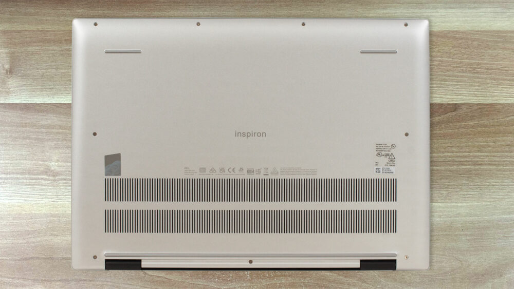 戴尔 Inspiron 16 5630 评测--色彩准确的显示屏、超长的电池续航时间、出色的工作性能 | LaptopMedia 中国