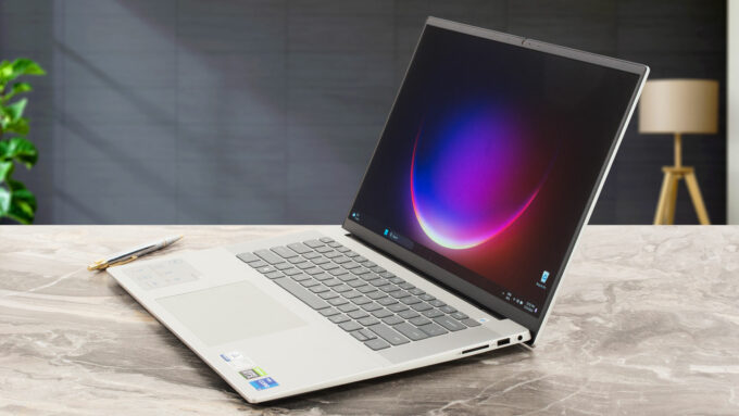 戴尔 Inspiron 16 5630 评测--色彩准确的显示屏、超长的电池续航时间、出色的工作性能 | LaptopMedia 中国