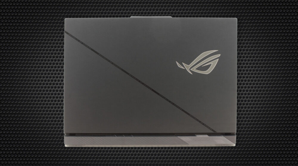 华硕 ROG Strix SCAR 16 G634 (2024) 评测--性能媲美 18 英寸笔记本电脑 | LaptopMedia 中国