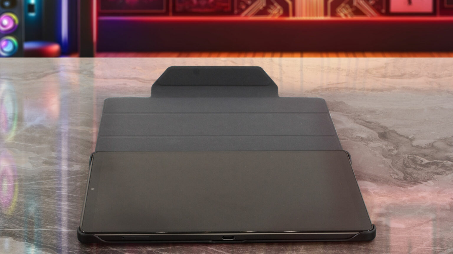 Lenovo Legion Tab (TB320FC) review - Small But Deadly | LaptopMedia.com