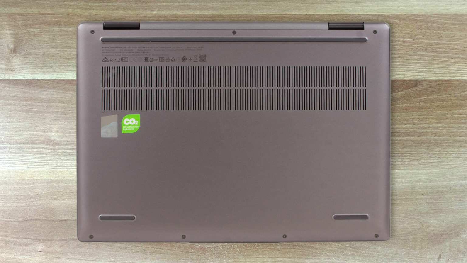 Lenovo Yoga 7 2-in-1 Gen 9 (14 AMD) review - A Solid Transformer for ...