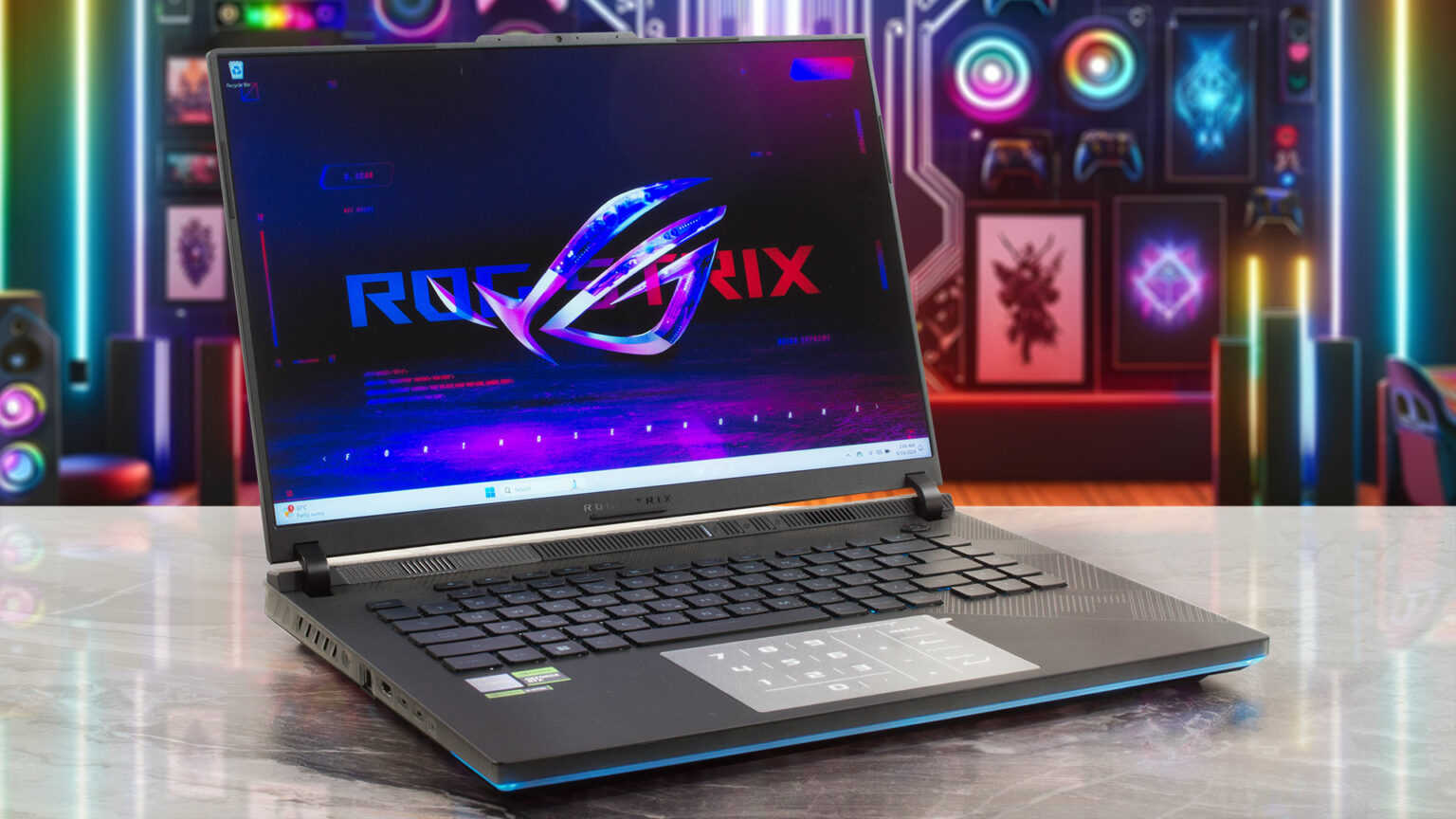 华硕 ROG Strix SCAR 16 G634 (2024) 评测--性能媲美 18 英寸笔记本电脑 | LaptopMedia 中国