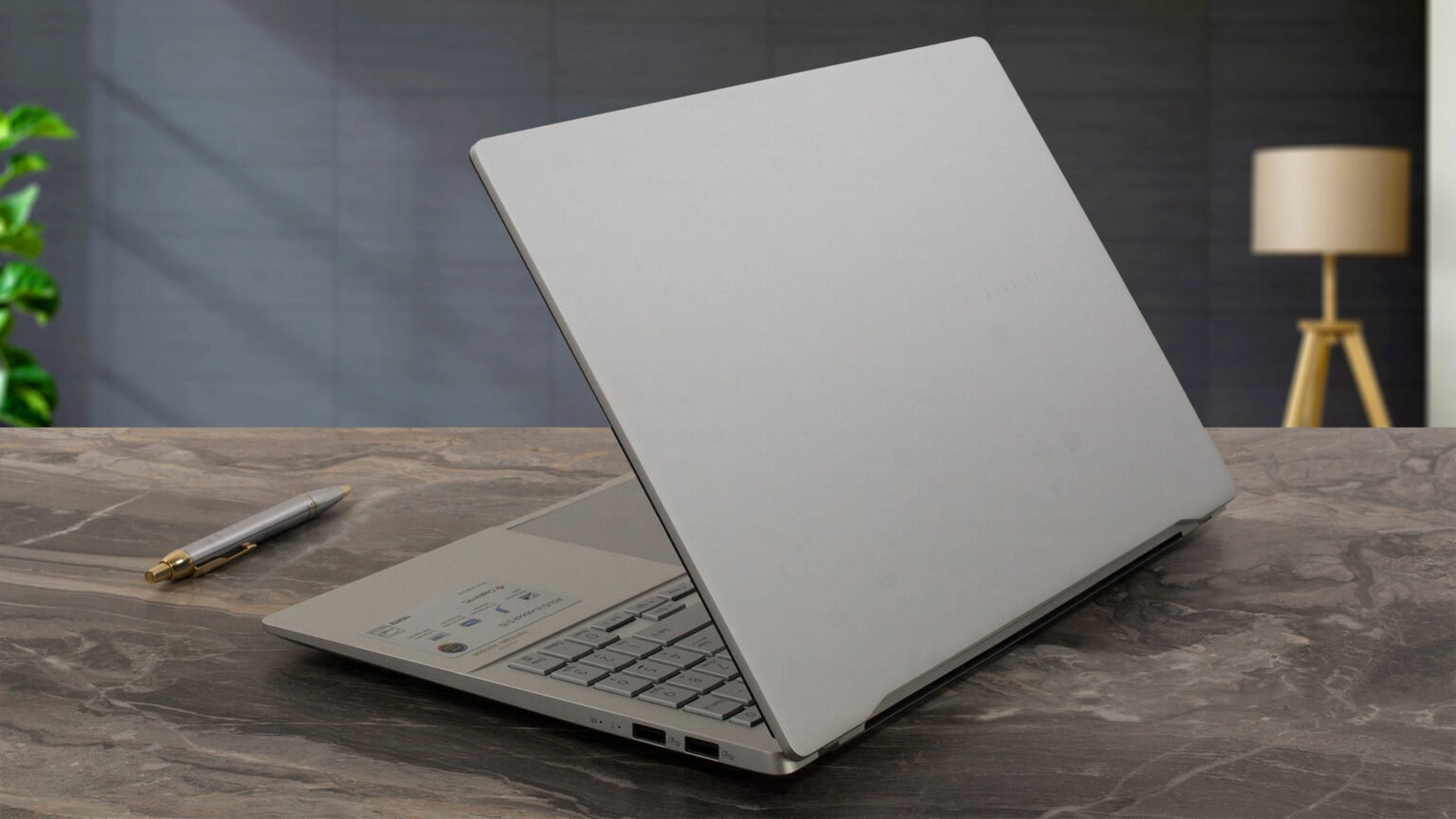 Apple MacBook Air (15″, M3) vs ASUS Vivobook S 15 OLED S5507 – Vivobook ...