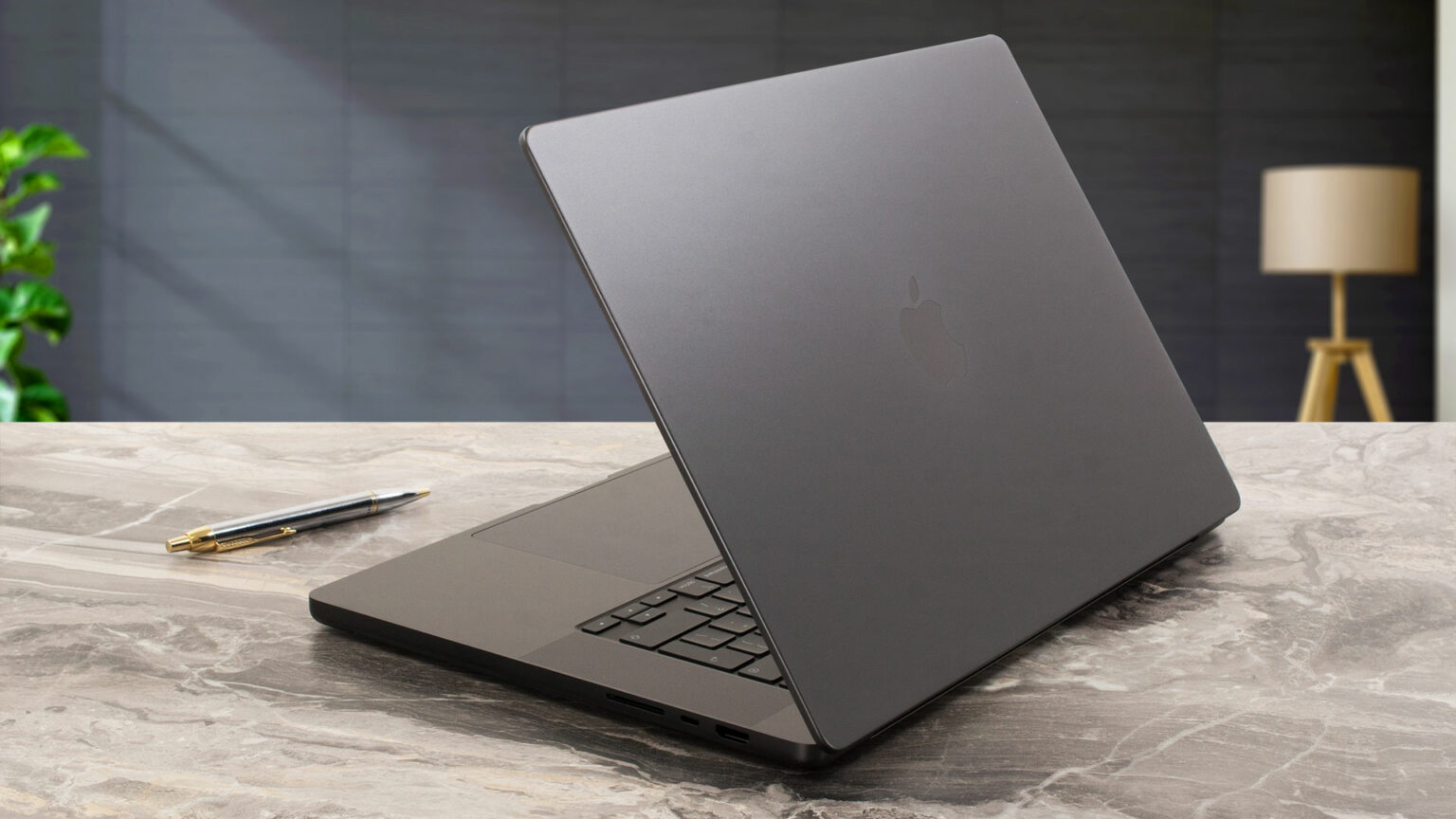 Apple MacBook Pro 16 (M3 Pro / Max) review - Stunning Display Meets ...