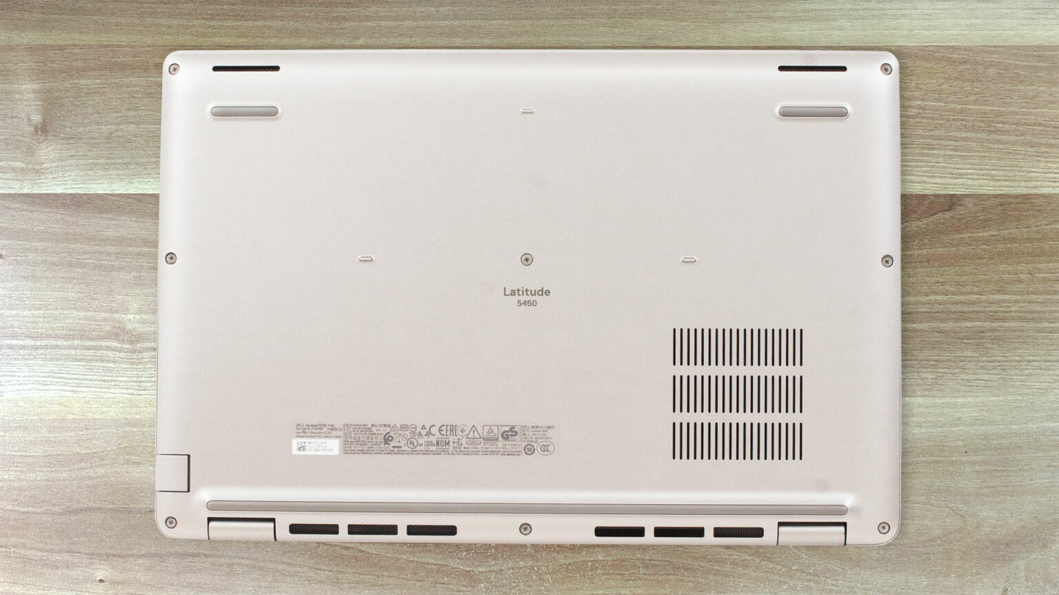 Dell Latitude 5450 review - Small but Fast | LaptopMedia.com