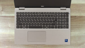 戴尔 Latitude 5550 评测--近乎静音的办公设备，现代化的端口选择 | LaptopMedia 中国