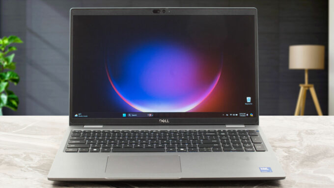 戴尔 Latitude 5550 评测--近乎静音的办公设备，现代化的端口选择 | LaptopMedia 中国