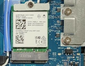 如何打开戴尔 Latitude 5450 - 拆解和升级选项 | LaptopMedia 中国