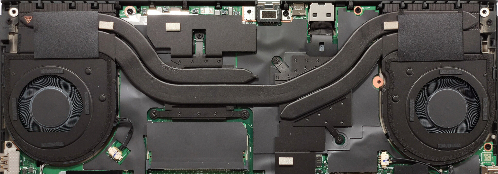 如何打开联想 ThinkPad P16v Gen 2 - 拆解和升级选项 | LaptopMedia 中国