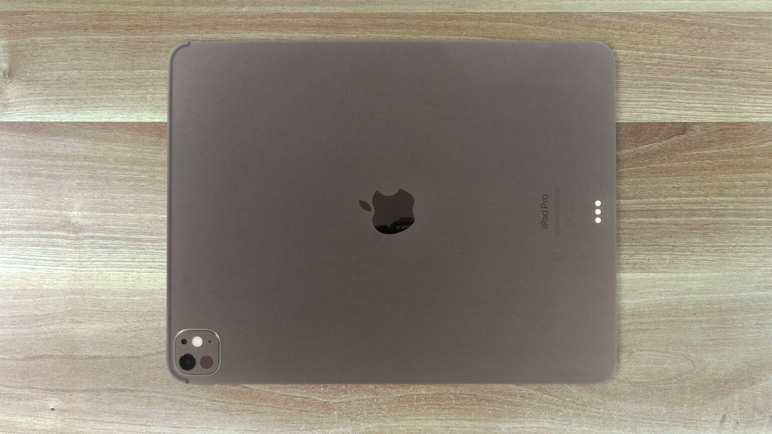 苹果 iPad Pro 13 (2024) 评测 - 终极平板电脑 | LaptopMedia 中国