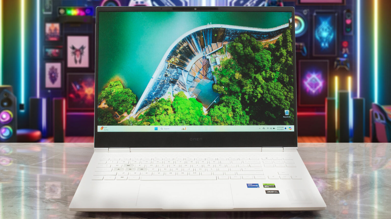 HP OMEN Transcend 16 (16-u0000) Review – Sleek Gaming Machine, Held ...