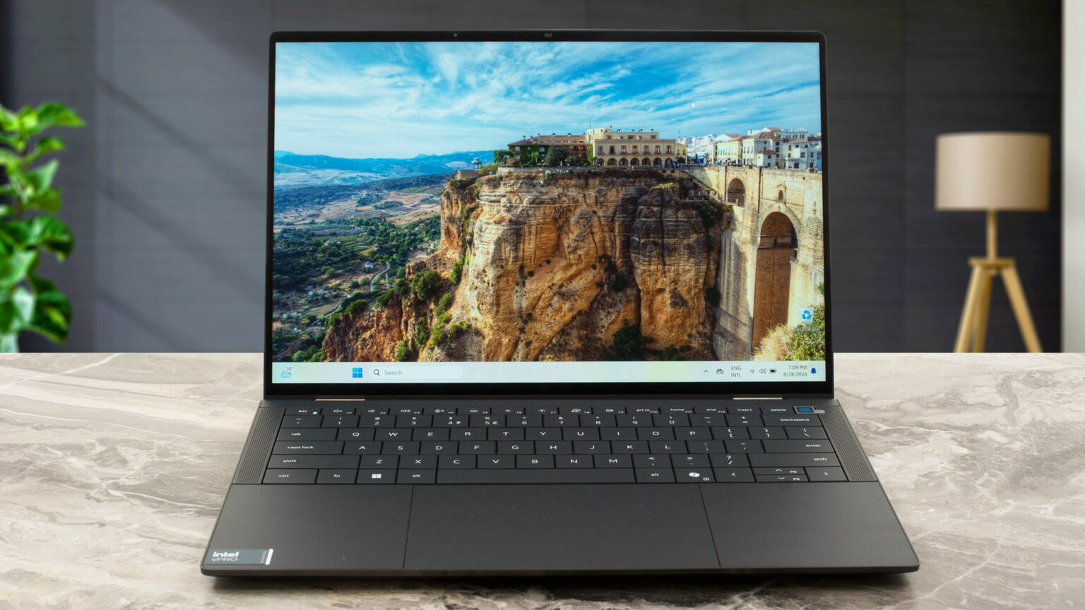 Dell Latitude 9450 (2-in-1) review - Vibrant Display, Cool Performance ...