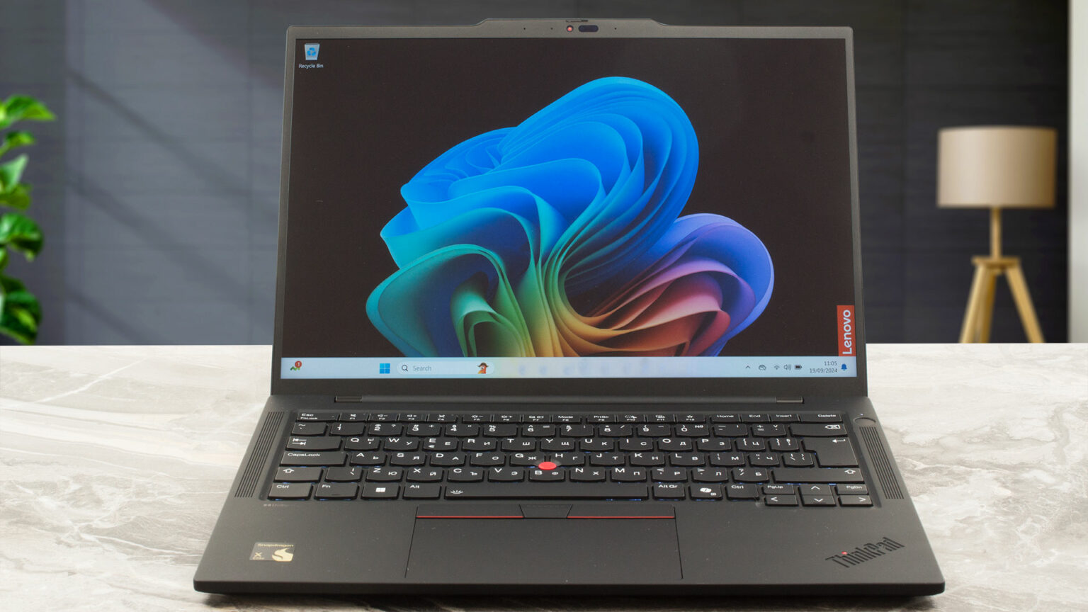 Lenovo ThinkPad T14s Gen 6 (14 Snapdragon) review - AI Powerhouse with ...