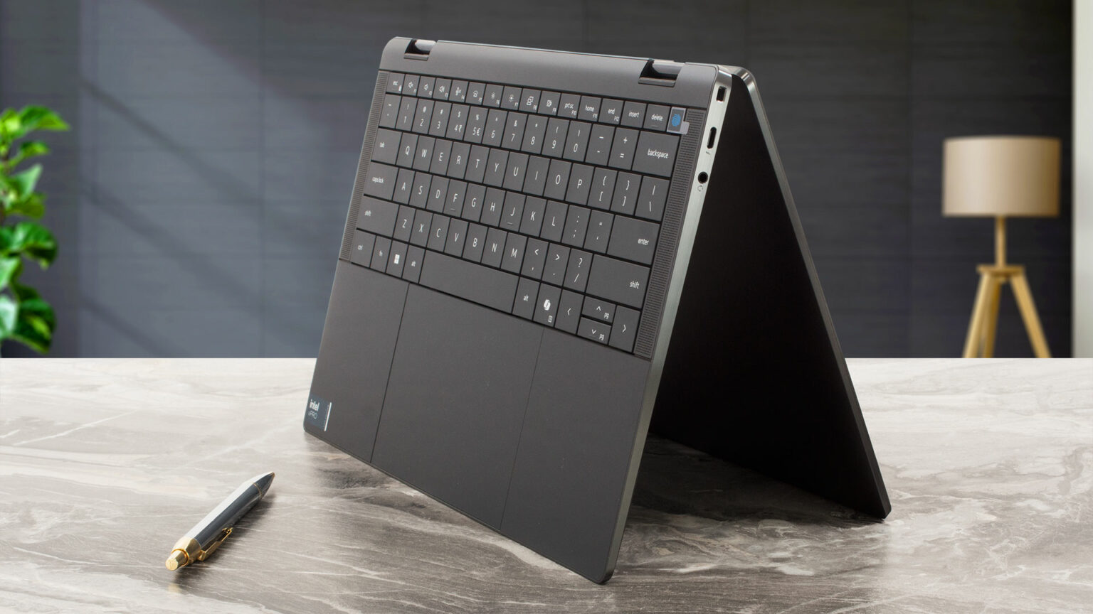 Dell Latitude 9450 (2-in-1) review - Vibrant Display, Cool Performance ...