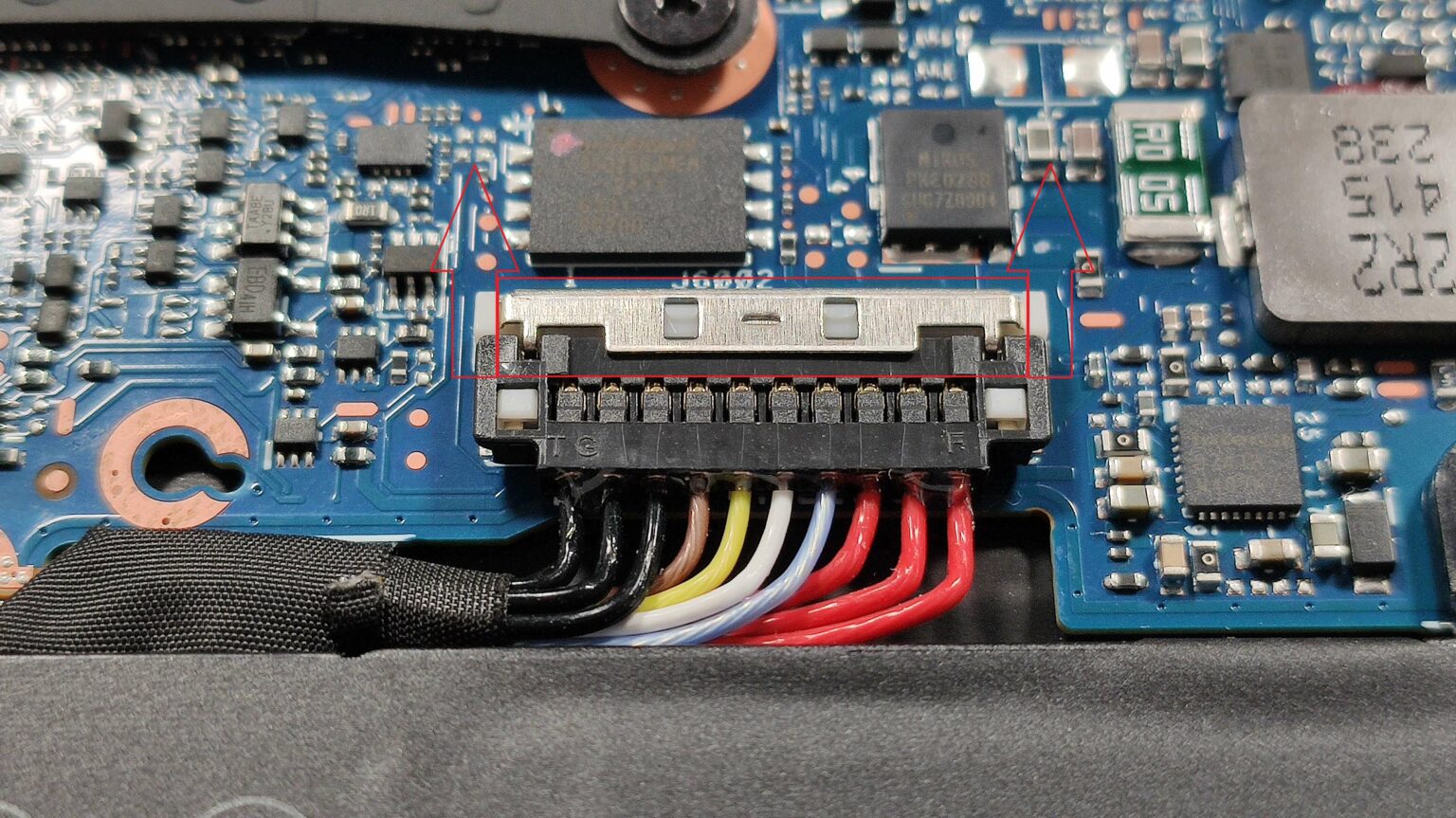 How to open ASUS Zenbook S 14 UX5406 - disassembly and upgrade options ...