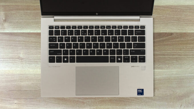 HP EliteBook 840 G11 评测--超长电池续航、多功能端口、静音散热 | LaptopMedia 中国