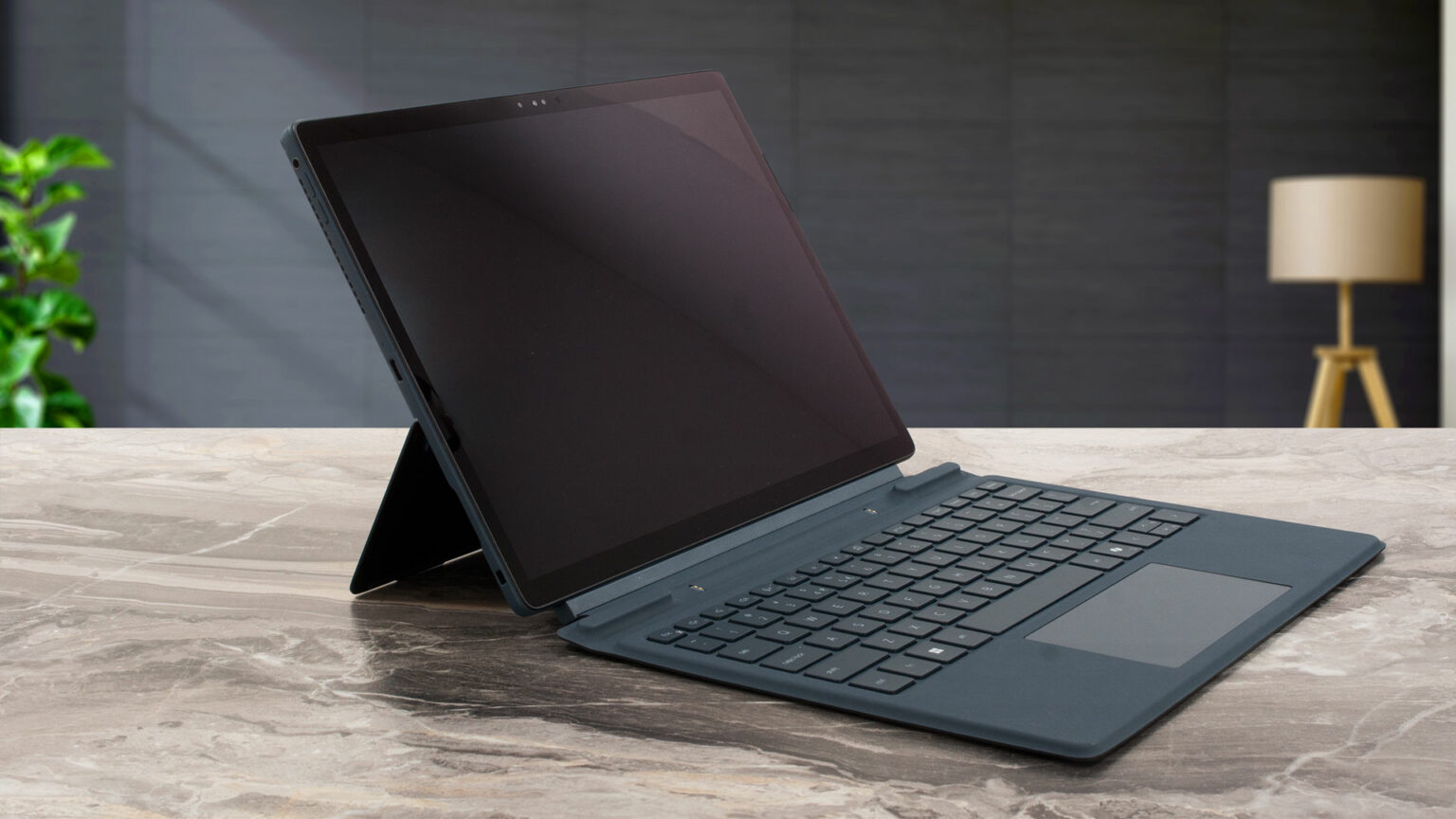 Dell Latitude 7350 Detachable review - Power in a Pocket | LaptopMedia.com