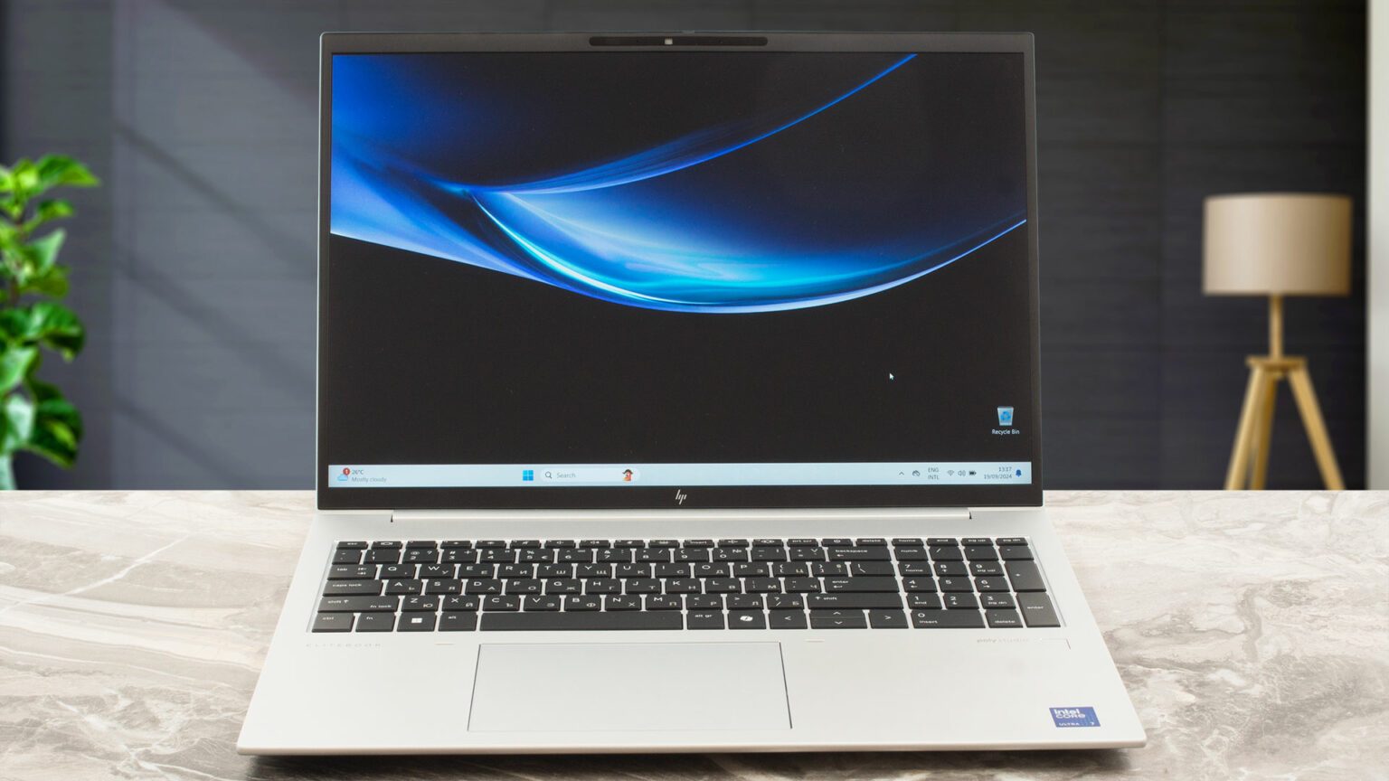 HP EliteBook 860 G11 review - The Ideal Office Workhorse? | LaptopMedia.com