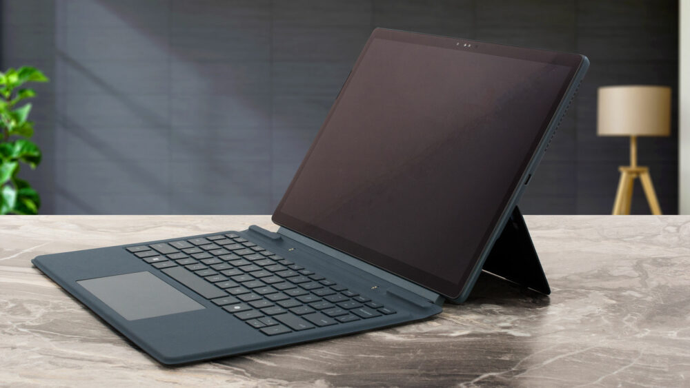 Dell Latitude 7350 Detachable review - Power in a Pocket | LaptopMedia UK