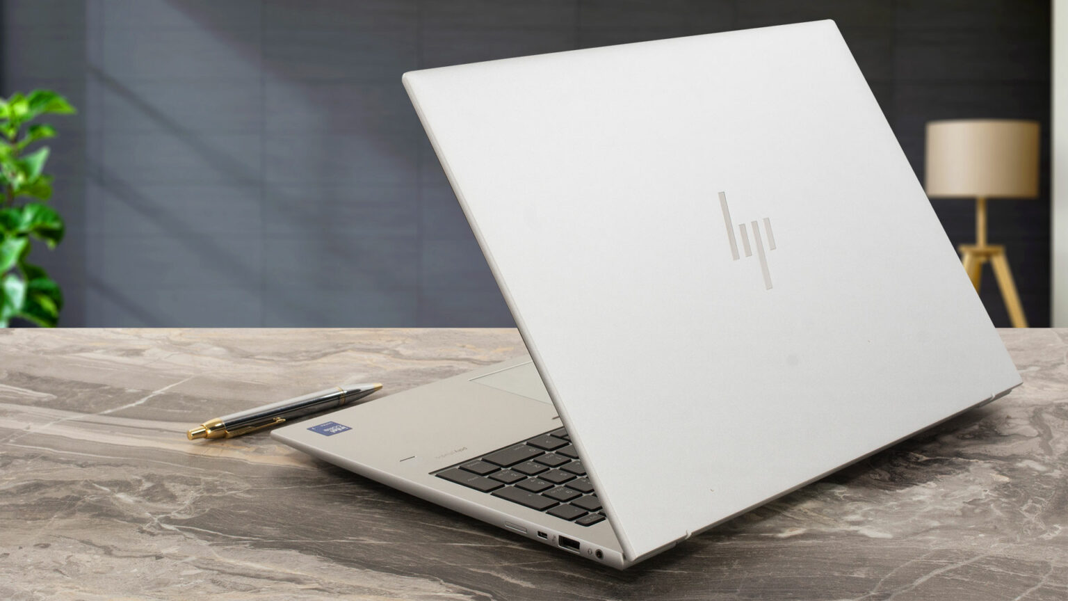 HP EliteBook 860 G11 review - The Ideal Office Workhorse? | LaptopMedia.com