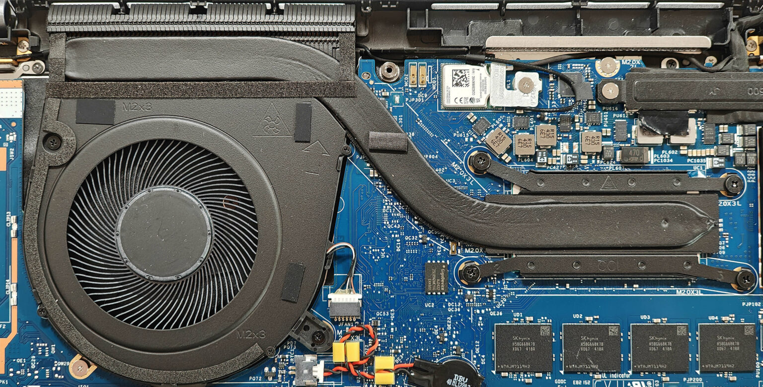 How to open Dell Latitude 7450 – disassembly and upgrade options ...