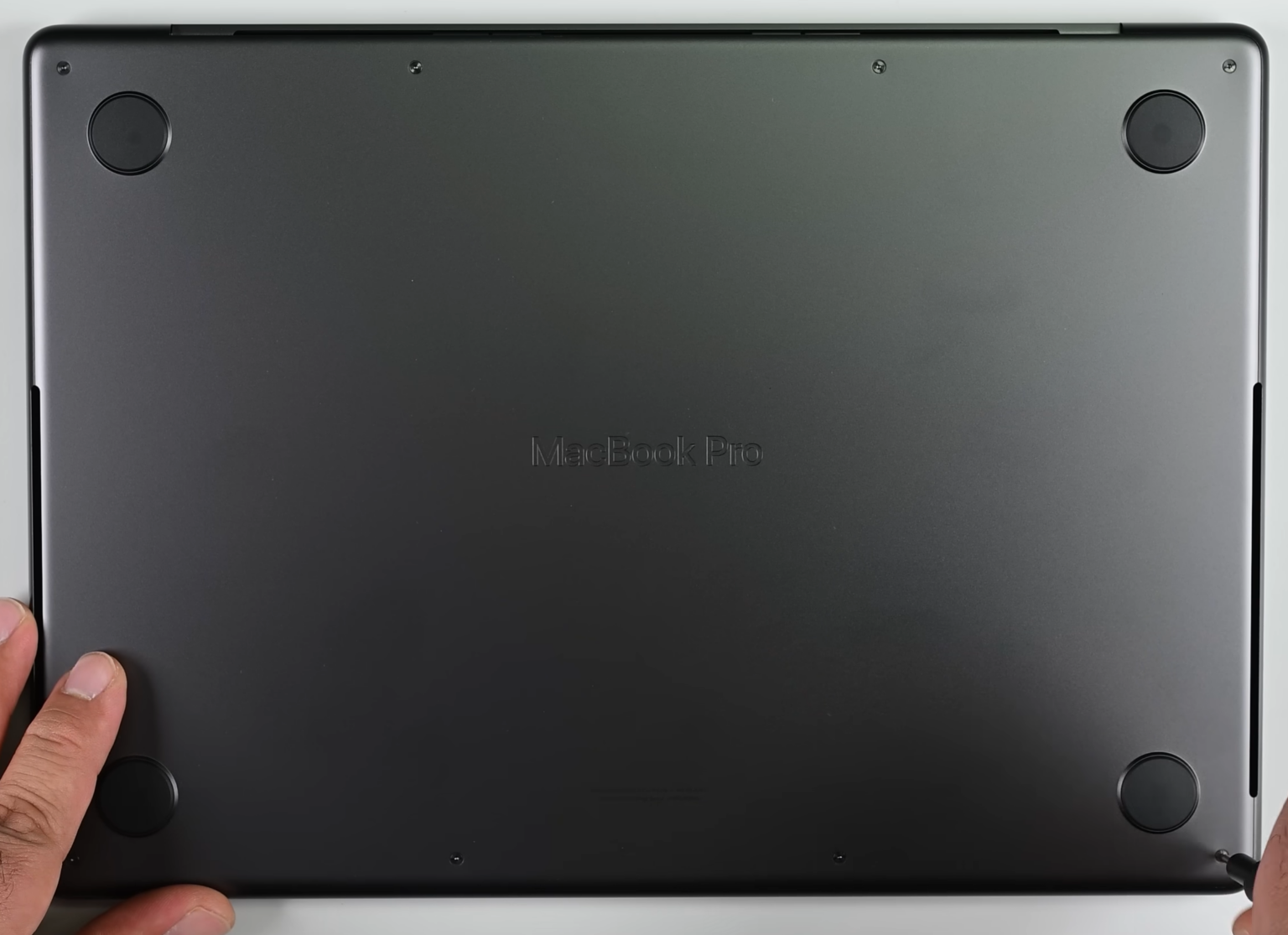 How to open Apple MacBook Pro 16 (M4 Pro / M4 Max) – disassembly and ...