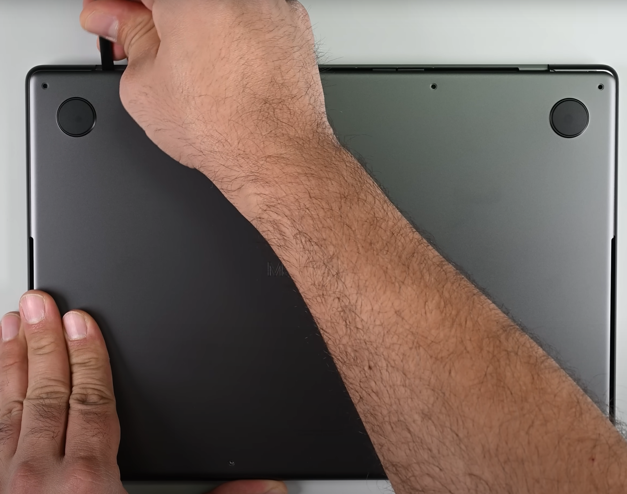 How to open Apple MacBook Pro 16 (M4 Pro / M4 Max) – disassembly and ...