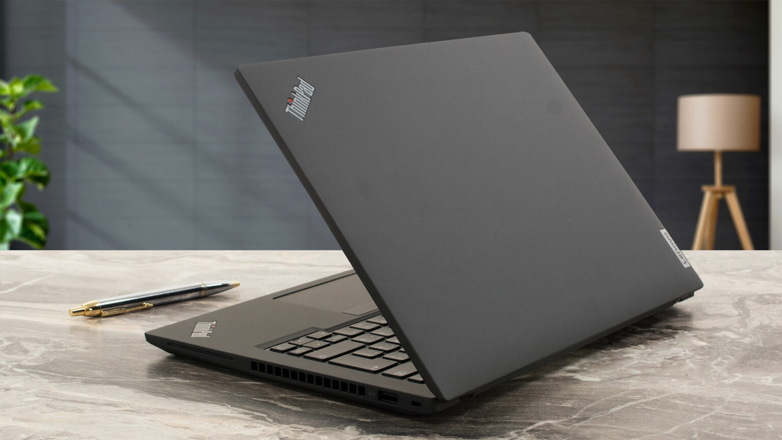 联想 ThinkPad T14 第 4 代（AMD）评测--舒适胜过强劲性能 | LaptopMedia 中国