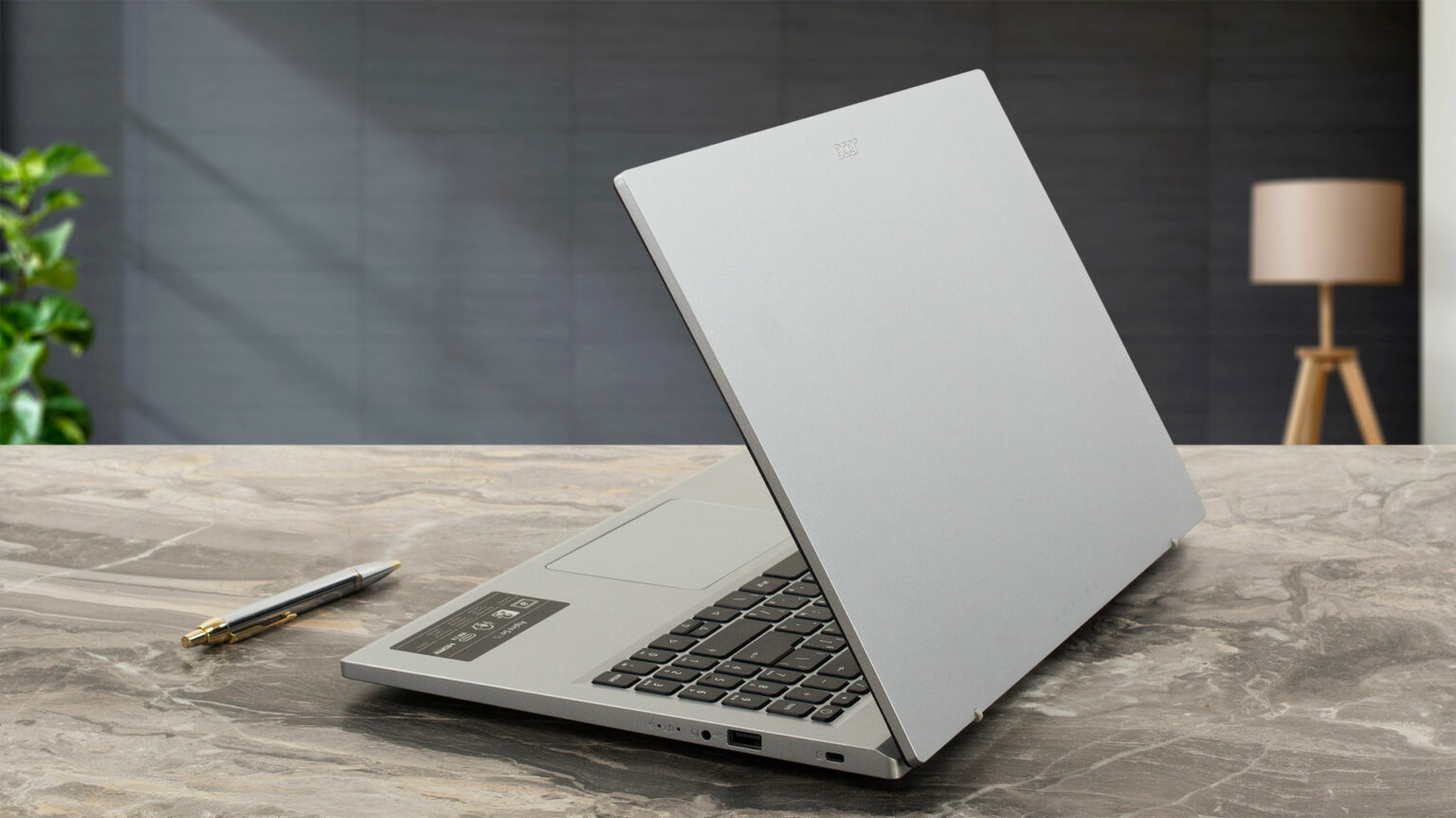 Acer Aspire Go 15 (AG15-21P) Review - Long Battery Life on a Budget ...