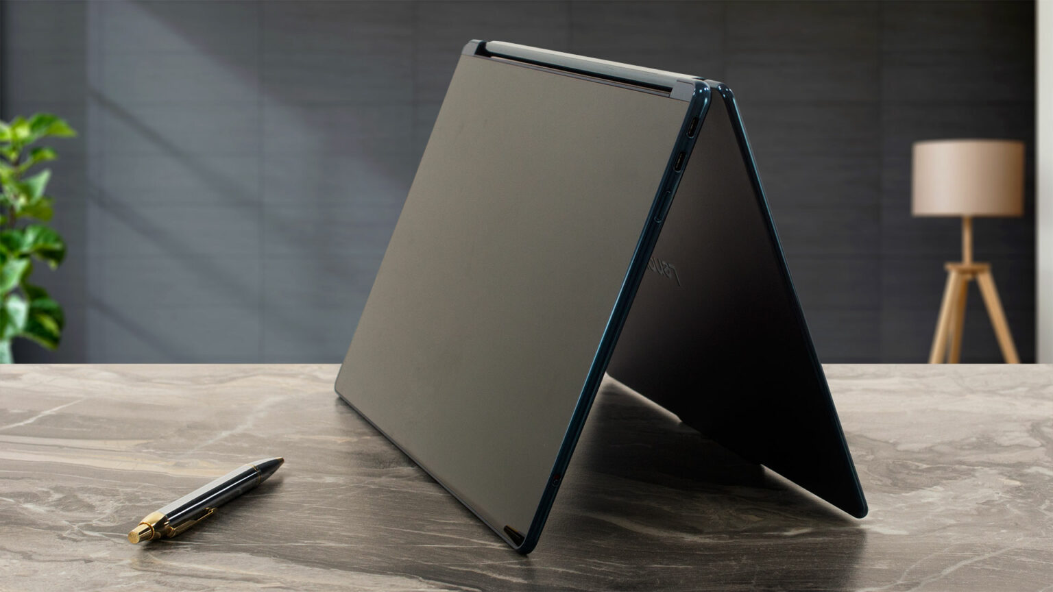 Recensione del Lenovo Yoga Book 9i (14", Gen 10) - Più di due schermi ...