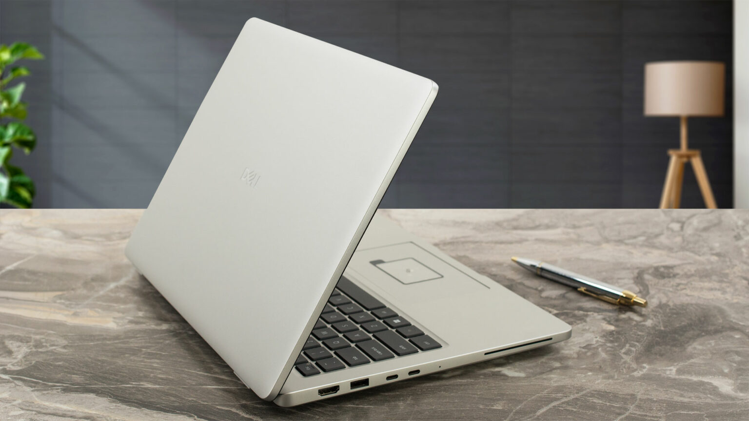 Dell Pro 14 Plus (PB14250) review - Is "Plus" the New Premium? Cracking ...
