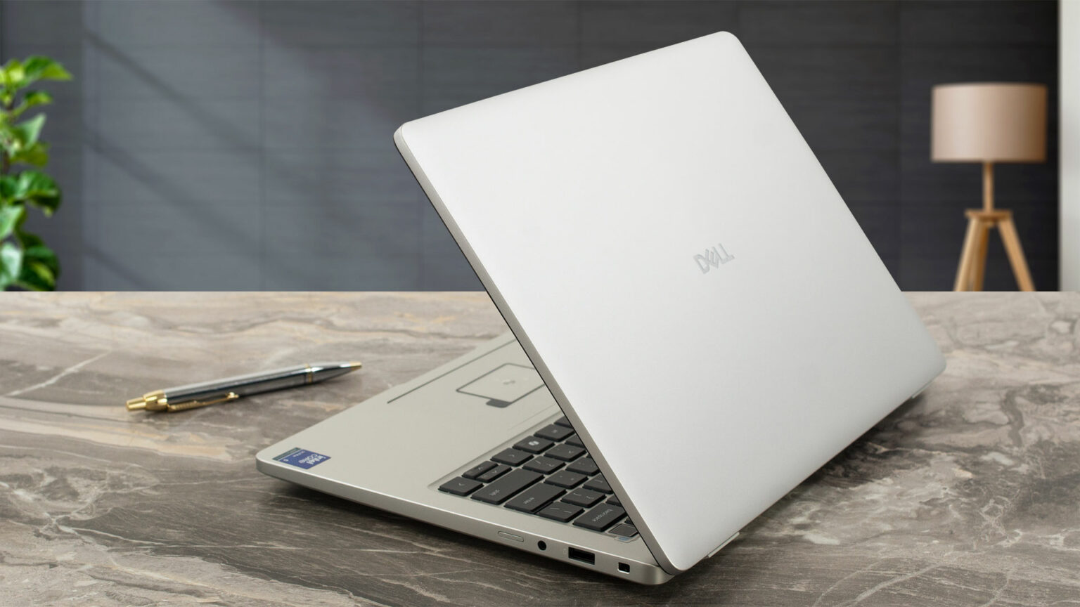 Dell Pro 14 Plus (PB14250) review - Is "Plus" the New Premium? Cracking ...