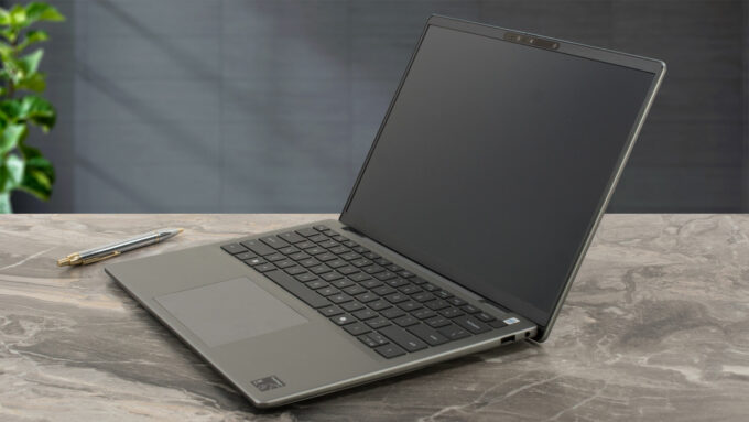 Dell Latitude 5455 review - 22+ Hour Battery! ...And a Pale Display ...