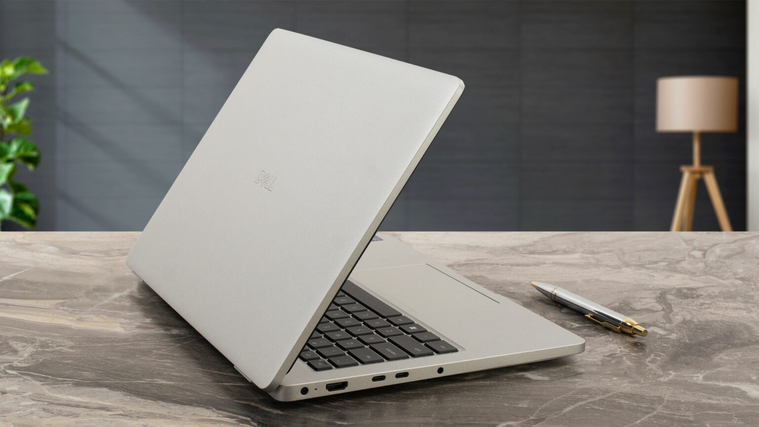 Dell Pro 14 (PC14250) レビュー - MacBookのようなエントリーレベルのビジネスノートPC | LaptopMedia 日本